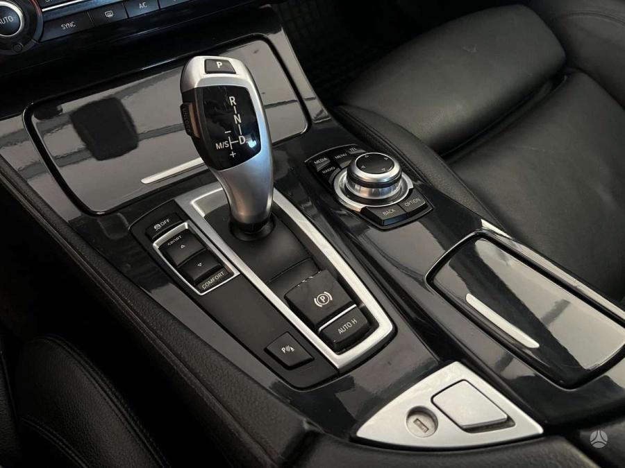 Black BMW 520 2013 in Kaunas, with an engine capacity of 2.00 L and mileage of 306 thousand km for 9999 €, photo 16 on AUTOMOTO.COM.LV