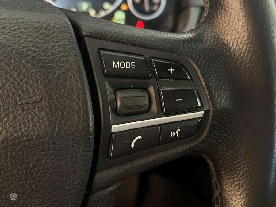 Black BMW 520 2013 in Kaunas, with an engine capacity of 2.00 L and mileage of 306 thousand km for 9999 €, photo 19 on AUTOMOTO.COM.LV