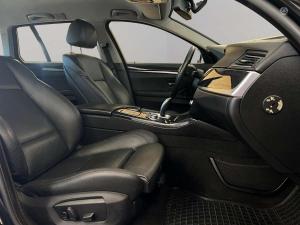 Black BMW 520 2013 in Kaunas, with an engine capacity of 2.00 L and mileage of 306 thousand km for 9999 €, photo 9 on AUTOMOTO.COM.LV