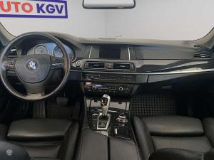 Black BMW 520 2013 in Kaunas, with an engine capacity of 2.00 L and mileage of 306 thousand km for 9999 €, photo 13 on AUTOMOTO.COM.LV
