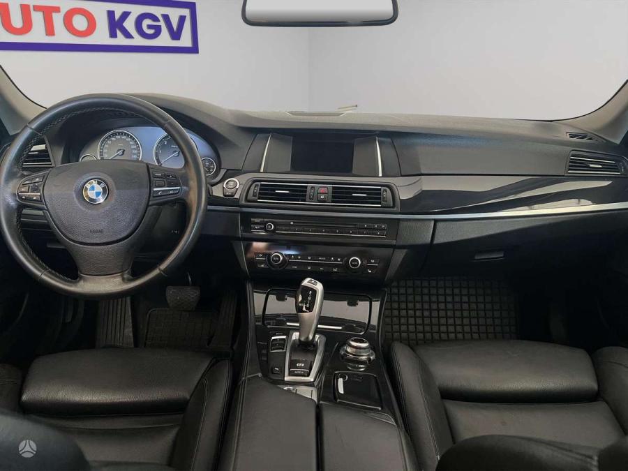 Black BMW 520 2013 in Kaunas, with an engine capacity of 2.00 L and mileage of 306 thousand km for 9999 €, photo 13 on AUTOMOTO.COM.LV