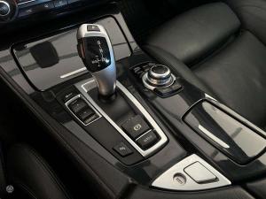 Black BMW 520 2013 in Kaunas, with an engine capacity of 2.00 L and mileage of 306 thousand km for 9999 €, photo 16 on AUTOMOTO.COM.LV