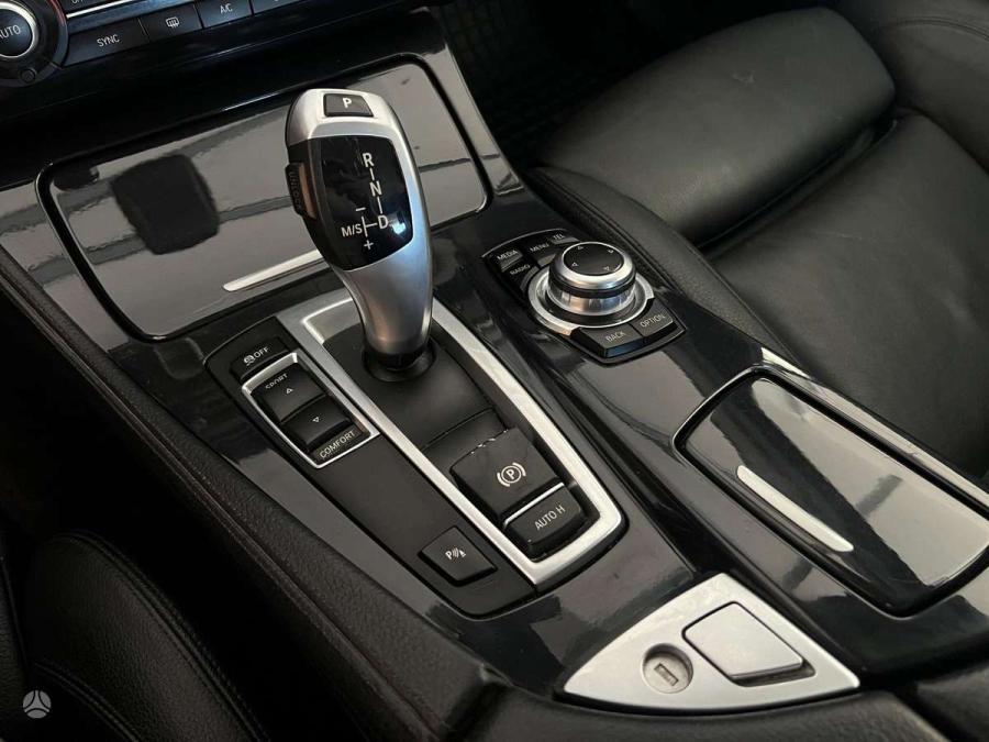 Black BMW 520 2013 in Kaunas, with an engine capacity of 2.00 L and mileage of 306 thousand km for 9999 €, photo 16 on AUTOMOTO.COM.LV