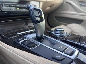 Melns BMW 520 2013 Kaišiadorys, ar dzinēja tilpumu 2.00 L un nobraukumu 276 tūkst. km par 7650 €, foto 33 vietnē AUTOMOTO.COM.LV