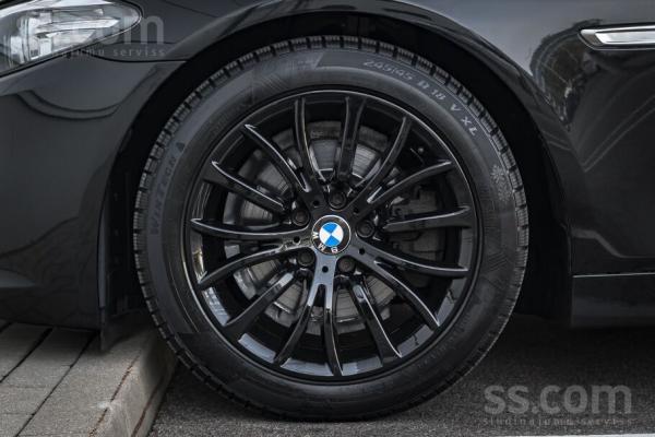 BMW 520 2013 in Riga on AUTOMOTO.COM.LV Black BMW 520 2013 in Riga, with an engine capacity of 2.00 L and mileage of 215 thousand km for 10200 €, photo 8 on AUTOMOTO.COM.LV
