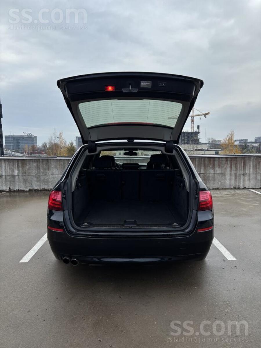 Black BMW 520 2014 in Riga, with an engine capacity of 2.00 L and mileage of 250 thousand km for 11800 €, photo 7 on AUTOMOTO.COM.LV