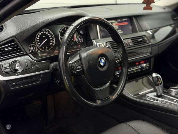 Black BMW 520 2014 in Vilnius, with an engine capacity of 2.00 L and mileage of 324 thousand km for 10650 €, photo 8 on AUTOMOTO.COM.LV