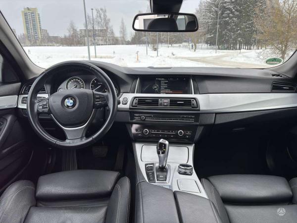 Black BMW 520 2014 in Elektrenai, with an engine capacity of 2.00 L and mileage of 304 thousand km for 9300 €, photo 9 on AUTOMOTO.COM.LV