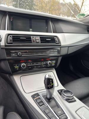 Black BMW 520 2014 in Elektrenai, with an engine capacity of 2.00 L and mileage of 304 thousand km for 9300 €, photo 10 on AUTOMOTO.COM.LV