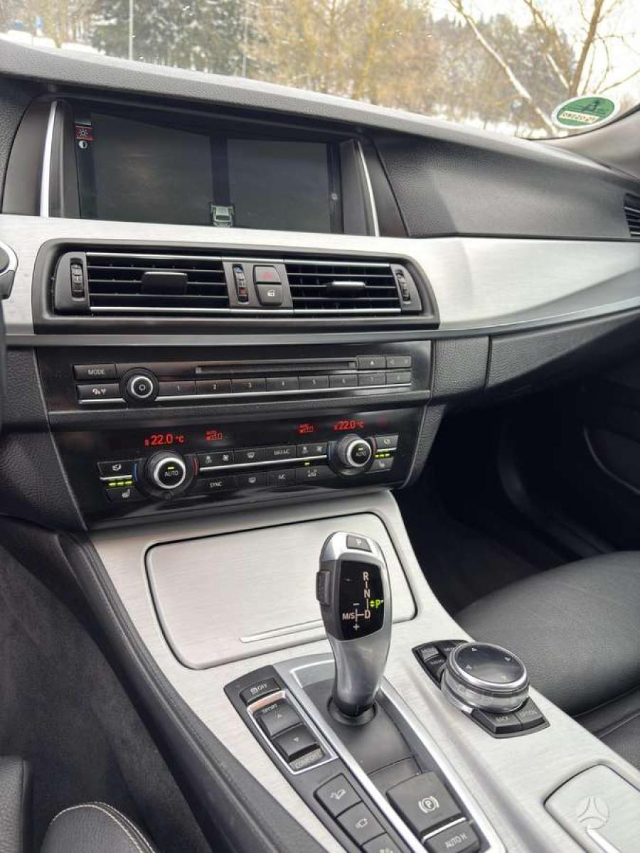 Black BMW 520 2014 in Elektrenai, with an engine capacity of 2.00 L and mileage of 304 thousand km for 9300 €, photo 10 on AUTOMOTO.COM.LV
