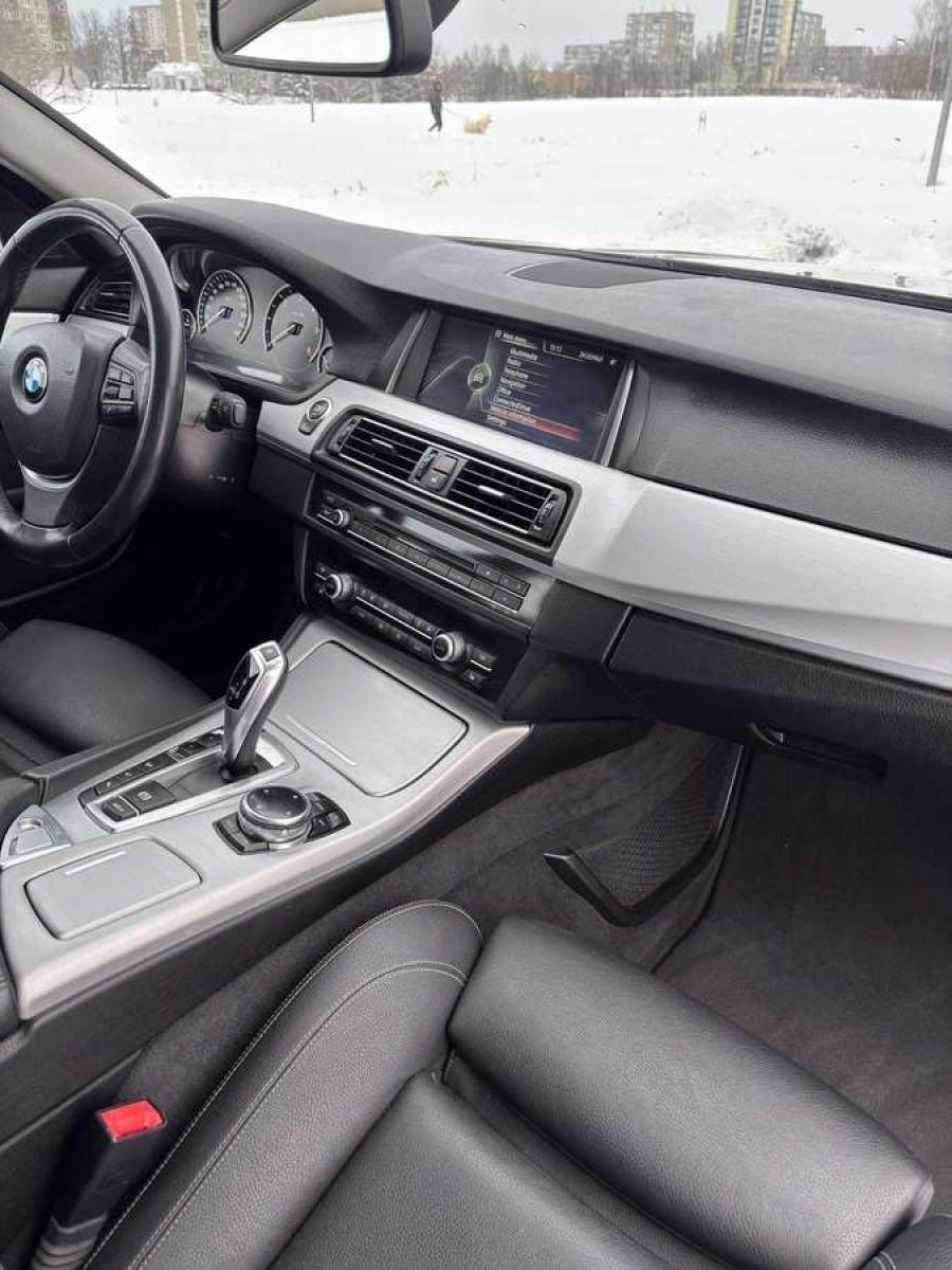 Black BMW 520 2014 in Elektrenai, with an engine capacity of 2.00 L and mileage of 304 thousand km for 9300 €, photo 11 on AUTOMOTO.COM.LV