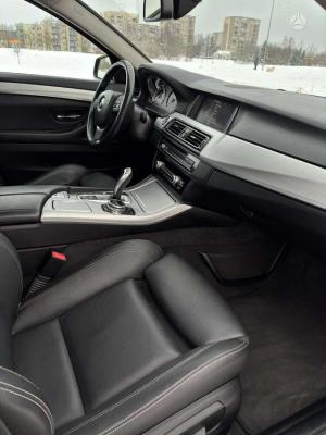 Black BMW 520 2014 in Elektrenai, with an engine capacity of 2.00 L and mileage of 304 thousand km for 9300 €, photo 12 on AUTOMOTO.COM.LV