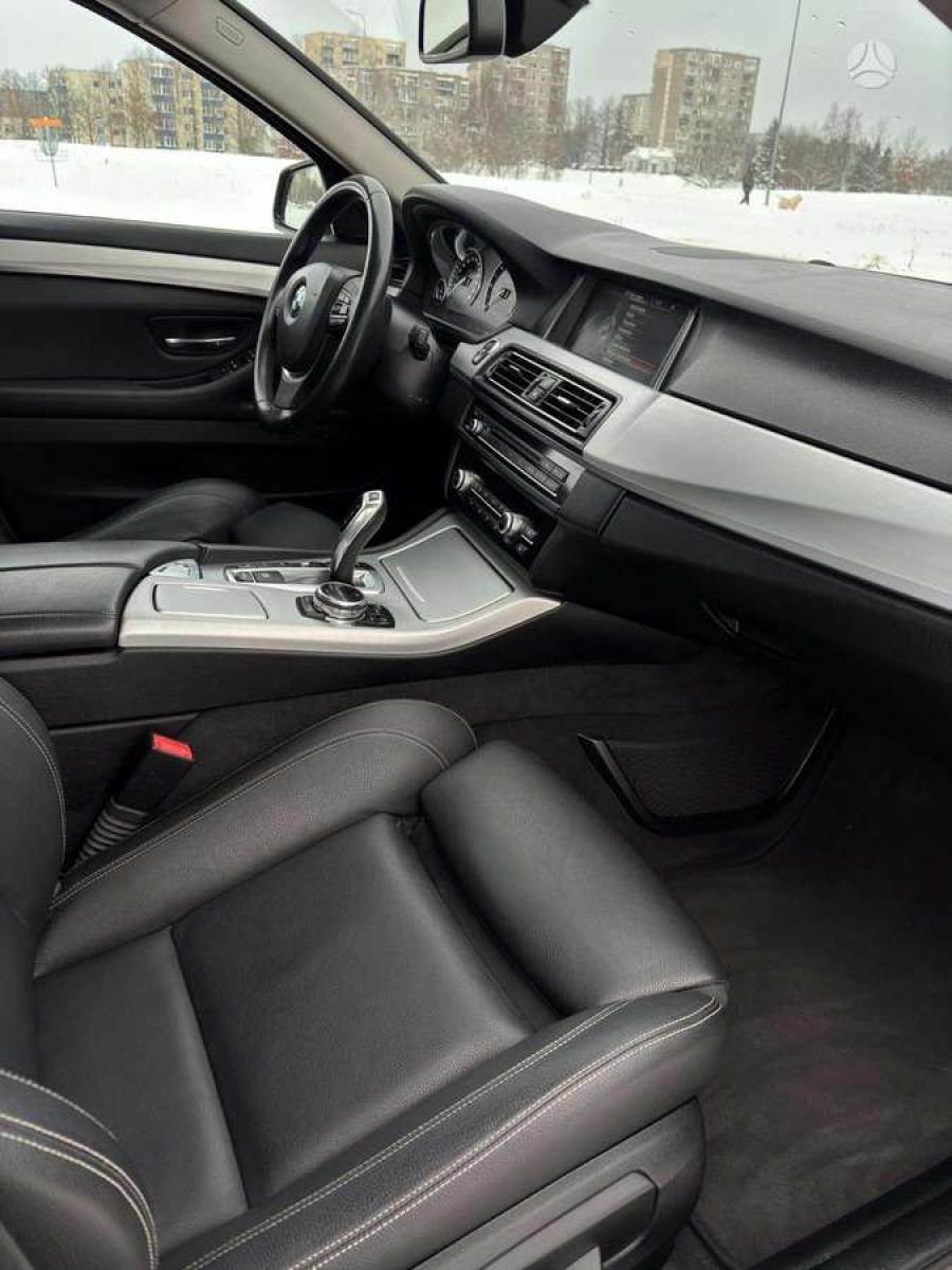 Black BMW 520 2014 in Elektrenai, with an engine capacity of 2.00 L and mileage of 304 thousand km for 9300 €, photo 12 on AUTOMOTO.COM.LV