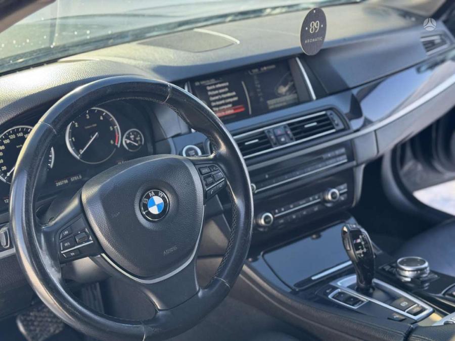 Black BMW 520 2014 in Vilnius, with an engine capacity of 2.00 L and mileage of 246 thousand km for 10500 €, photo 9 on AUTOMOTO.COM.LV