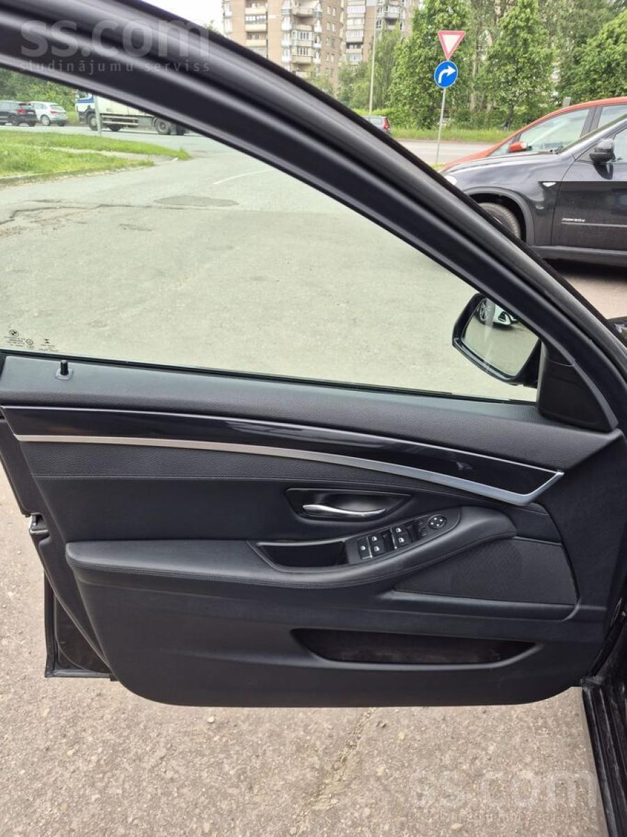 Melns BMW 520 2014 Rīga, ar dzinēja tilpumu 2.00 L un nobraukumu 280 tūkst. km par 11490 €, foto 17 vietnē AUTOMOTO.COM.LV