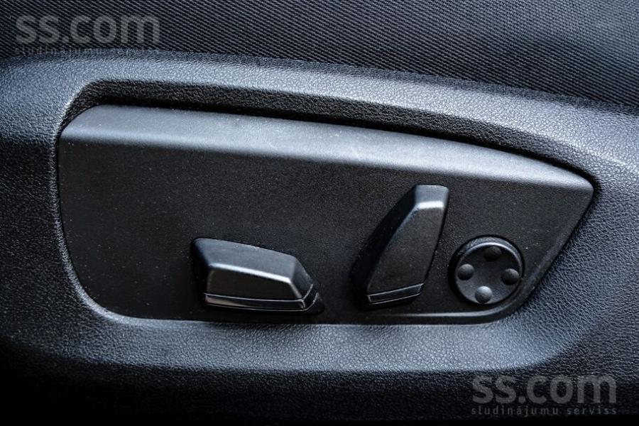 Black BMW 520 2014 in Riga, with an engine capacity of 2.00 L and mileage of 290 thousand km for 9750 €, photo 15 on AUTOMOTO.COM.LV