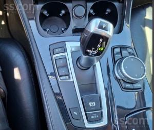 Black BMW 520 2014 in Riga, with an engine capacity of 2.00 L and mileage of 300 thousand km for 10700 €, photo 7 on AUTOMOTO.COM.LV