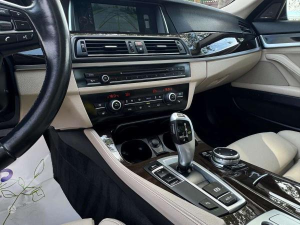 Черный БМВ 520 2014 в Утена, объемом двигателя 2.00 л и пробегом 280 тыс. км за 7990 €, фото 9 на AUTOMOTO.COM.LV