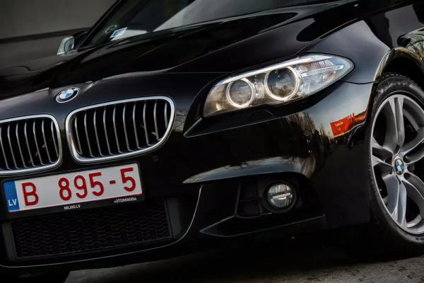 Black BMW 520 2014 in Jelgava, with an engine capacity of 2.00 L and mileage of 225 thousand km for 13950 €, photo 4 on AUTOMOTO.COM.LV