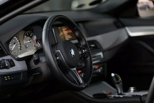 Black BMW 520 2014 in Jelgava, with an engine capacity of 2.00 L and mileage of 225 thousand km for 13950 €, photo 10 on AUTOMOTO.COM.LV