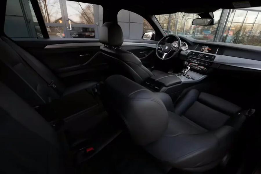 Melns BMW 520 2014 Jelgava, ar dzinēja tilpumu 2.00 L un nobraukumu 225 tūkst. km par 13950 €, foto 15 vietnē AUTOMOTO.COM.LV