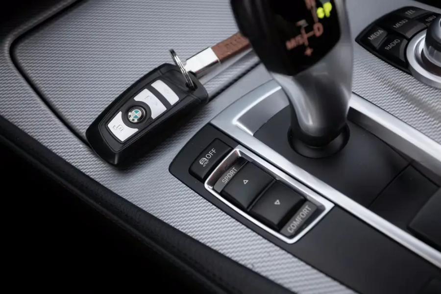 Melns BMW 520 2014 Jelgava, ar dzinēja tilpumu 2.00 L un nobraukumu 225 tūkst. km par 13950 €, foto 17 vietnē AUTOMOTO.COM.LV