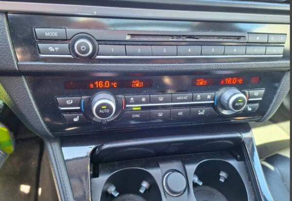 Black BMW 520 2014 in Jelgava, with an engine capacity of 2.00 L and mileage of 300 thousand km for 10700 €, photo 8 on AUTOMOTO.COM.LV