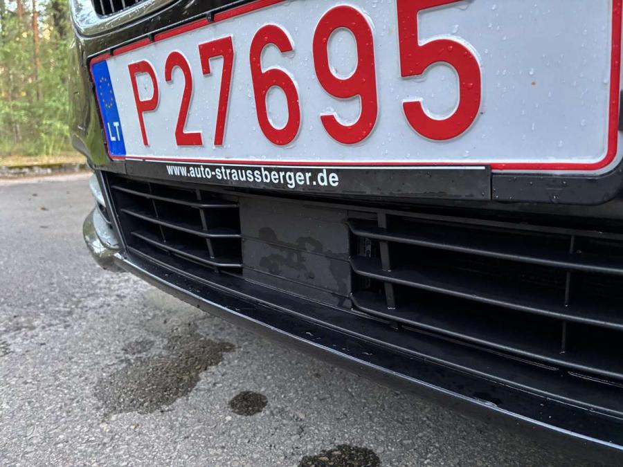 Black BMW 520 2014 in Druskininkai, with an engine capacity of 2.00 L and mileage of 271 thousand km for 9700 €, photo 14 on AUTOMOTO.COM.LV