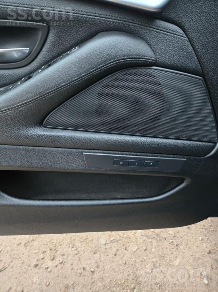 Black BMW 520 2014 in Jurmala, with an engine capacity of 2.00 L and mileage of 207 thousand km for 8100 €, photo 26 on AUTOMOTO.COM.LV