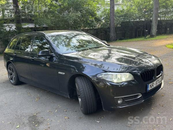 Black BMW 520 2014 in Riga, with an engine capacity of 2.00 L and mileage of 290 thousand km for 12800 €, photo 3 on AUTOMOTO.COM.LV