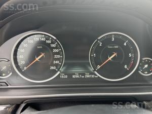 Black BMW 520 2014 in Riga, with an engine capacity of 2.00 L and mileage of 290 thousand km for 12800 €, photo 11 on AUTOMOTO.COM.LV
