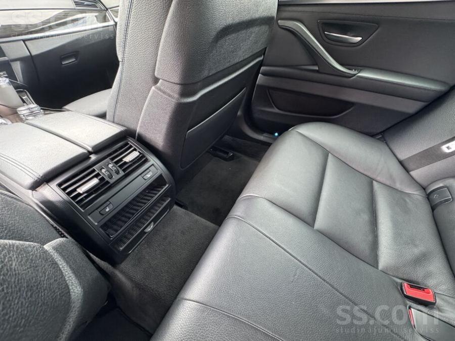 Black BMW 520 2014 in Riga, with an engine capacity of 2.00 L and mileage of 290 thousand km for 12800 €, photo 15 on AUTOMOTO.COM.LV