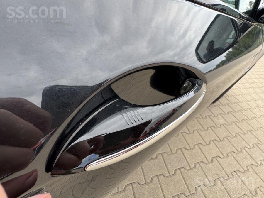 Black BMW 520 2014 in Riga, with an engine capacity of 2.00 L and mileage of 290 thousand km for 12800 €, photo 16 on AUTOMOTO.COM.LV
