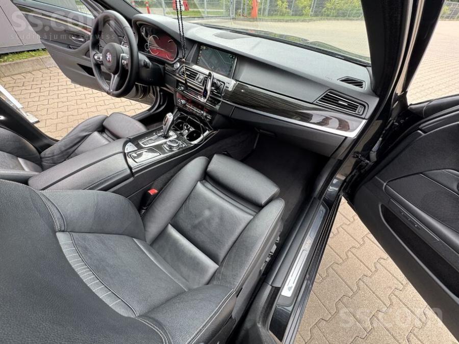 Black BMW 520 2014 in Riga, with an engine capacity of 2.00 L and mileage of 290 thousand km for 12800 €, photo 18 on AUTOMOTO.COM.LV