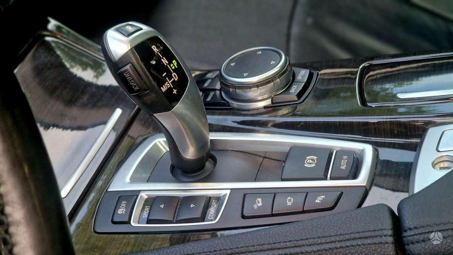 Black BMW 520 2014 in Vilnius, with an engine capacity of 2.00 L and mileage of 360 thousand km for 9200 €, photo 10 on AUTOMOTO.COM.LV