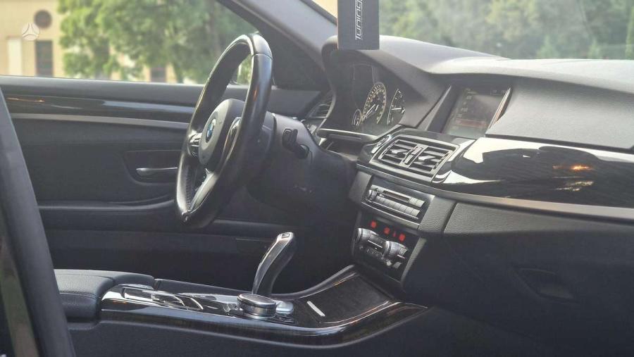 Black BMW 520 2014 in Vilnius, with an engine capacity of 2.00 L and mileage of 360 thousand km for 9200 €, photo 13 on AUTOMOTO.COM.LV