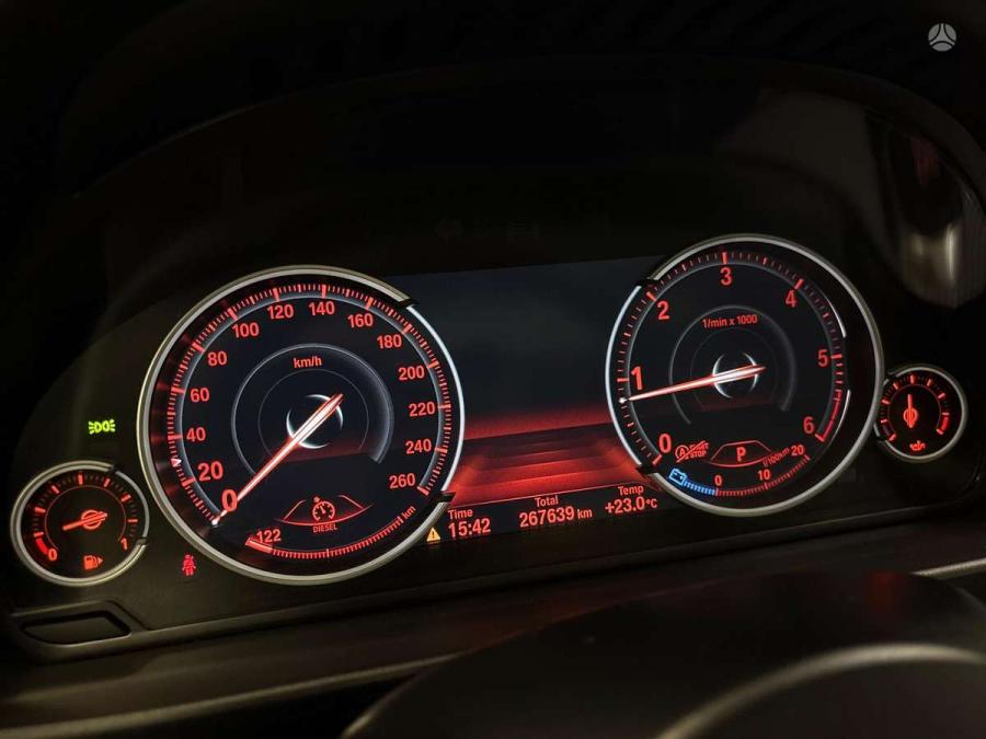 Black BMW 520 2014 in Marijampole, with an engine capacity of 2.00 L and mileage of 267 thousand km for 11500 €, photo 4 on AUTOMOTO.COM.LV