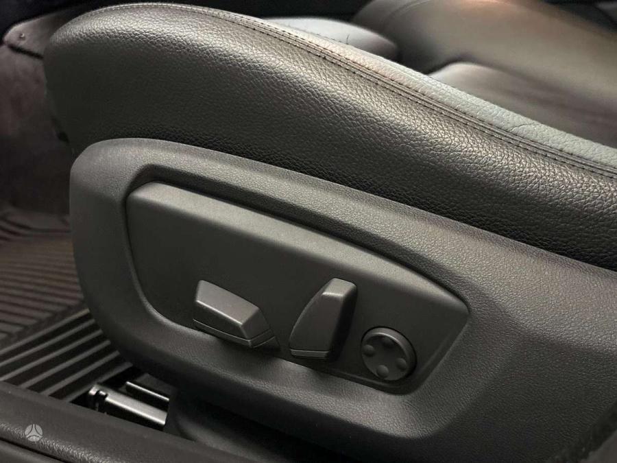 Black BMW 520 2014 in Marijampole, with an engine capacity of 2.00 L and mileage of 267 thousand km for 11500 €, photo 7 on AUTOMOTO.COM.LV