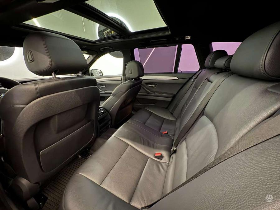 Black BMW 520 2014 in Marijampole, with an engine capacity of 2.00 L and mileage of 267 thousand km for 11500 €, photo 8 on AUTOMOTO.COM.LV