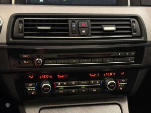 Black BMW 520 2014 in Marijampole, with an engine capacity of 2.00 L and mileage of 267 thousand km for 11500 €, photo 11 on AUTOMOTO.COM.LV