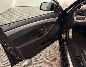 Black BMW 520 2014 in Marijampole, with an engine capacity of 2.00 L and mileage of 267 thousand km for 11500 €, photo 19 on AUTOMOTO.COM.LV