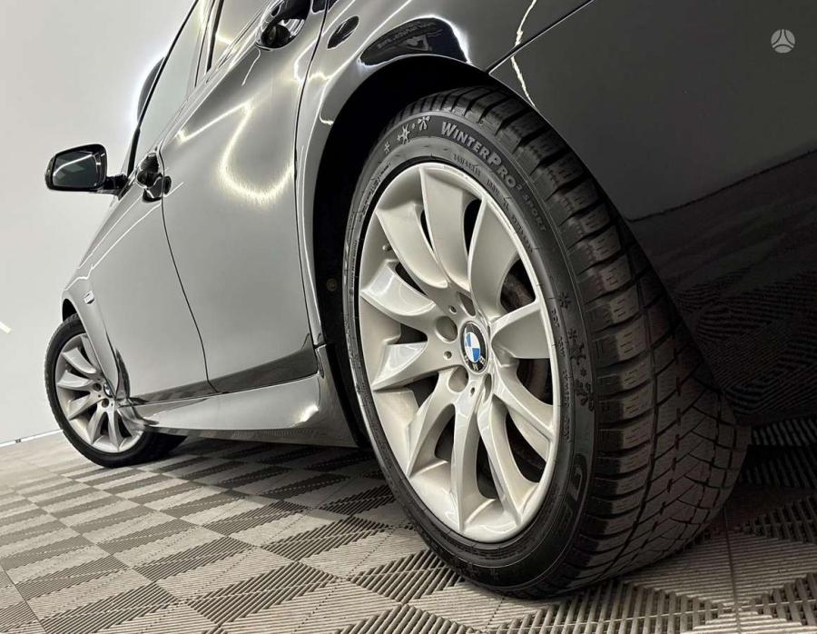 Black BMW 520 2014 in Marijampole, with an engine capacity of 2.00 L and mileage of 267 thousand km for 11500 €, photo 27 on AUTOMOTO.COM.LV
