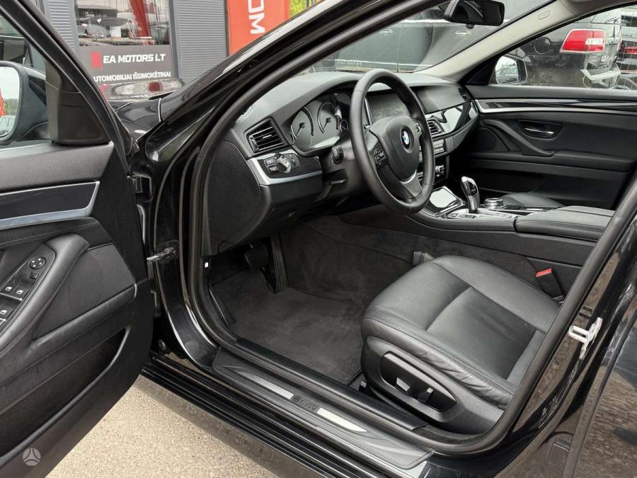 Black BMW 520 2014 in Vilnius, with an engine capacity of 2.00 L and mileage of 368 thousand km for 8300 €, photo 10 on AUTOMOTO.COM.LV