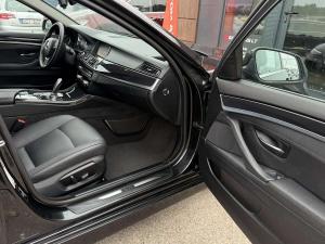 Black BMW 520 2014 in Vilnius, with an engine capacity of 2.00 L and mileage of 368 thousand km for 8300 €, photo 15 on AUTOMOTO.COM.LV