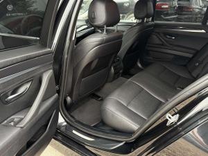 Black BMW 520 2014 in Vilnius, with an engine capacity of 2.00 L and mileage of 368 thousand km for 8300 €, photo 18 on AUTOMOTO.COM.LV