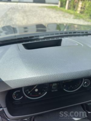 Black BMW 520 2014 in Riga, with an engine capacity of 2.00 L and mileage of 292 thousand km for 13700 €, photo 10 on AUTOMOTO.COM.LV