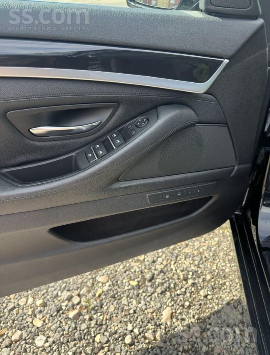 Black BMW 520 2014 in Riga, with an engine capacity of 2.00 L and mileage of 292 thousand km for 13700 €, photo 11 on AUTOMOTO.COM.LV