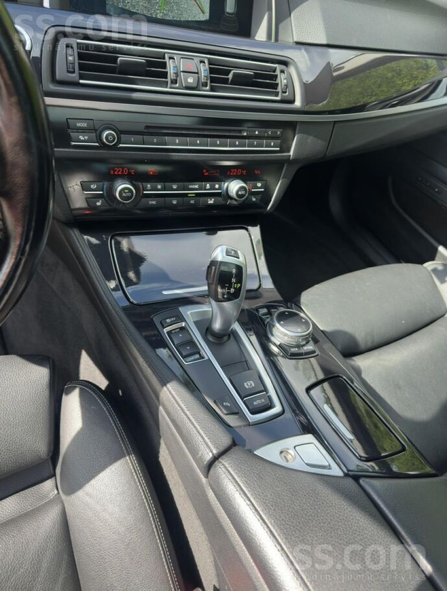 Black BMW 520 2014 in Riga, with an engine capacity of 2.00 L and mileage of 292 thousand km for 13700 €, photo 13 on AUTOMOTO.COM.LV