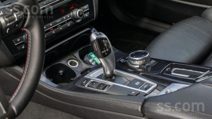 Black BMW 520 2014 in Riga, with an engine capacity of 2.00 L and mileage of 280 thousand km for 10190 €, photo 15 on AUTOMOTO.COM.LV
