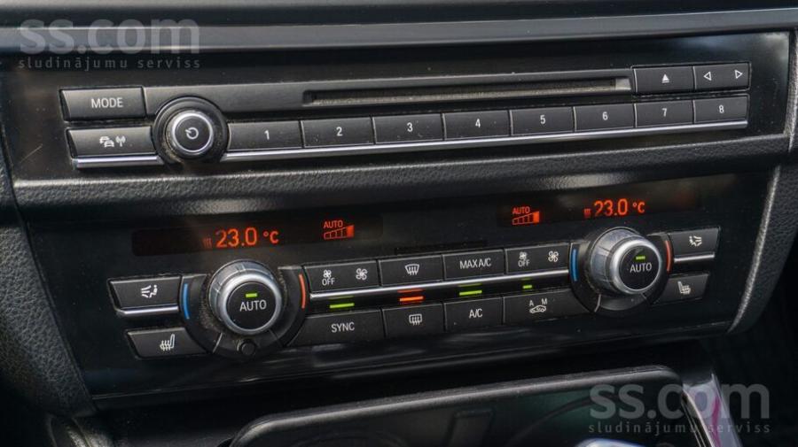 Black BMW 520 2014 in Riga, with an engine capacity of 2.00 L and mileage of 280 thousand km for 10190 €, photo 17 on AUTOMOTO.COM.LV